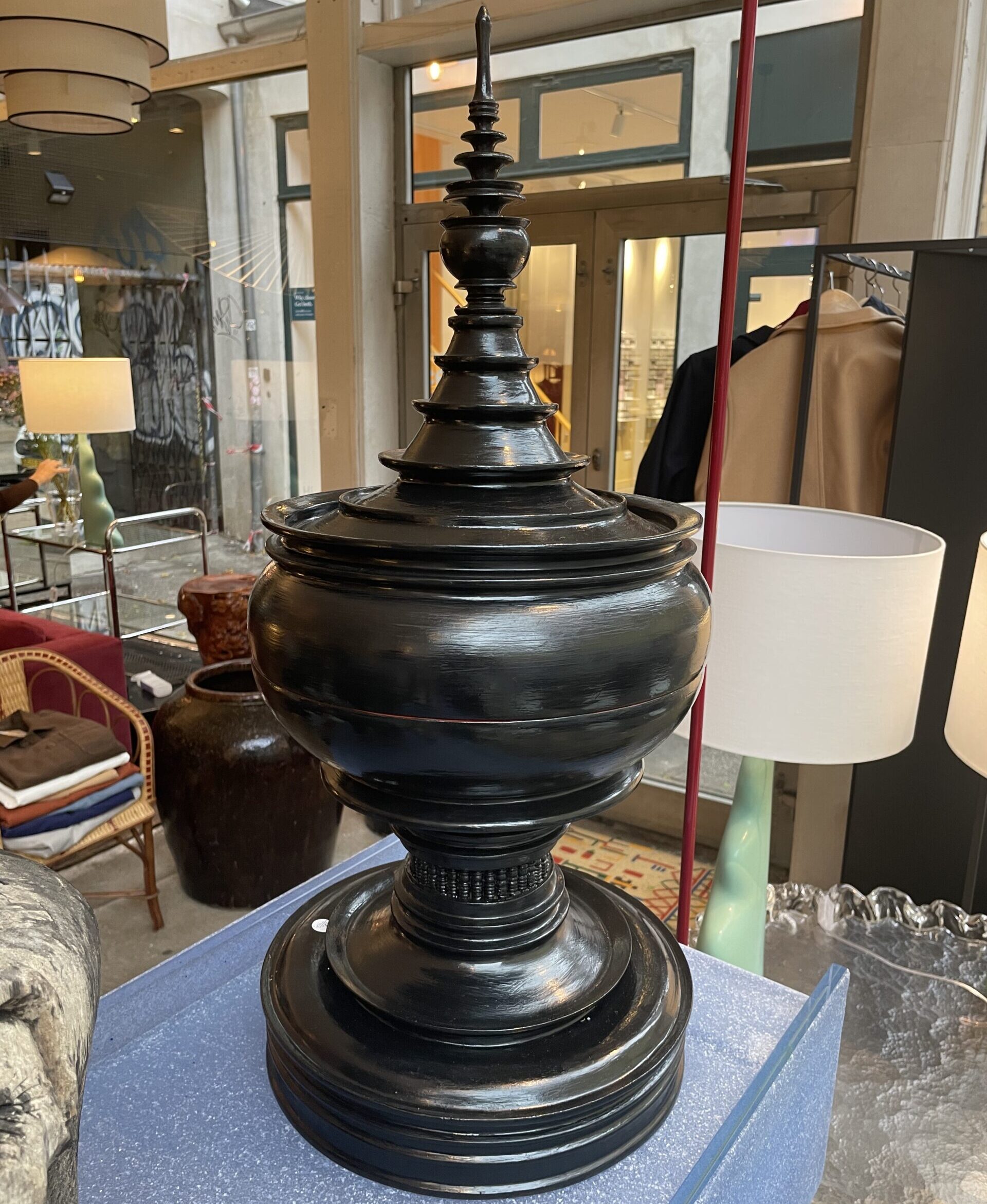 Old lacquered offering box - Burma | Beau Marché