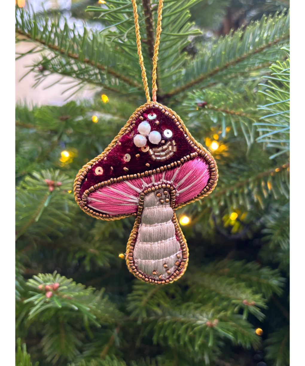 Velvet mushroom with embroidery and pearls - Pink | Beau Marché